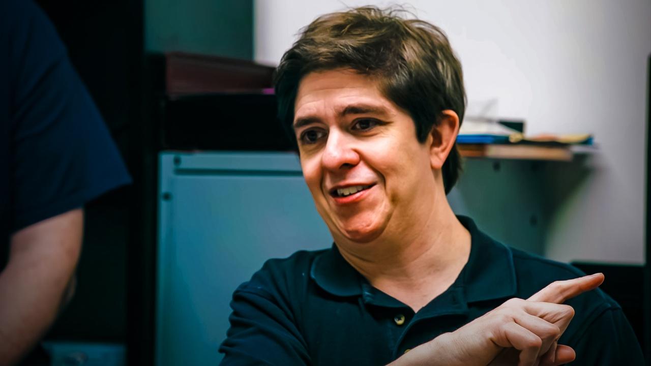 Desordem nas mãos de Steven Gerben explicada pelo ator de pneus | Universo Cinema